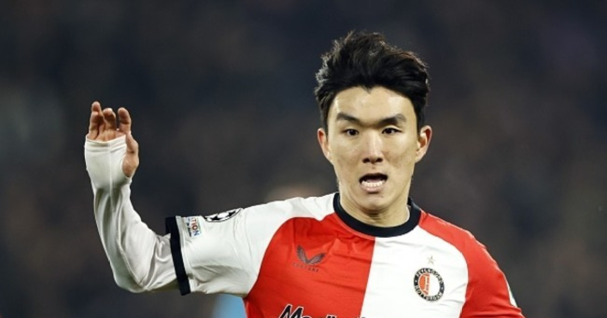 [UCL 리뷰] 16강 불씨 살렸다! '황인범 75분' 페예노르트, 홈에서 스파르타 프라하에 4-2 승리