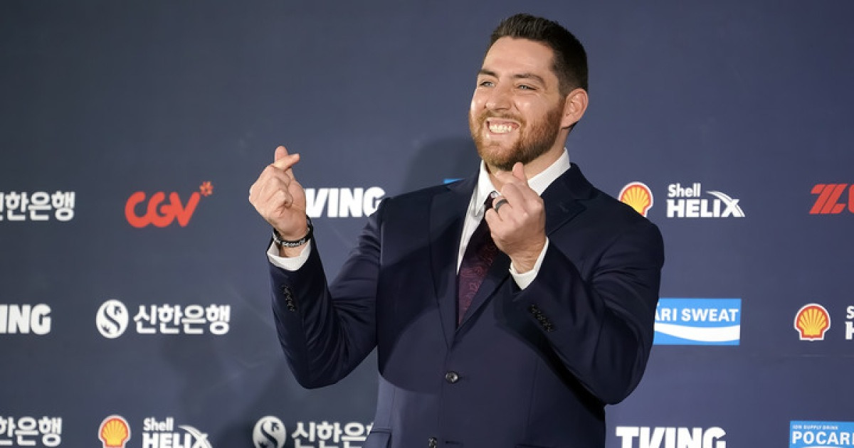 [mhn포토] 오스틴, K 하트 날리기