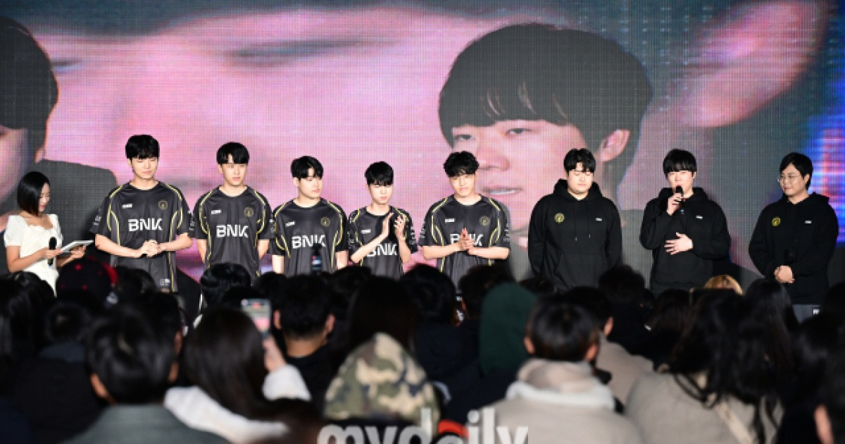 [현장] BNK 피어엑스 “LCK 선수단, 내년에는 월즈 진출 등 정상 도전”