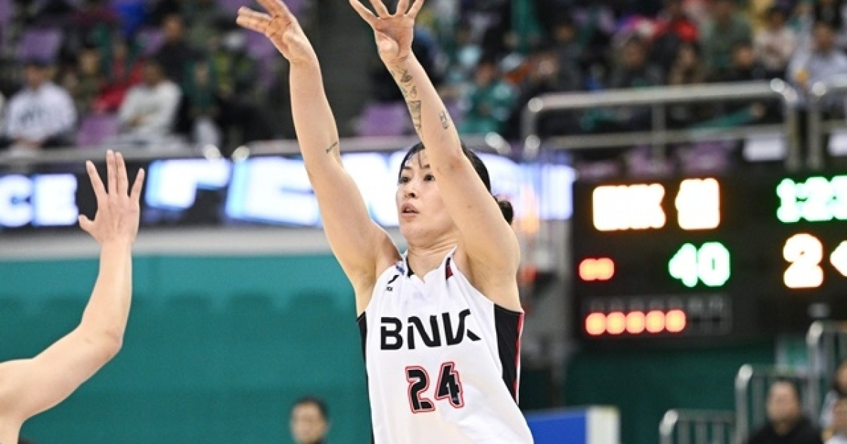 ‘시작부터 몰아붙였다!’ BNK, ‘4명 10+득점’ 앞세워 단독 선두 수성…하나은행은 최하위 추락