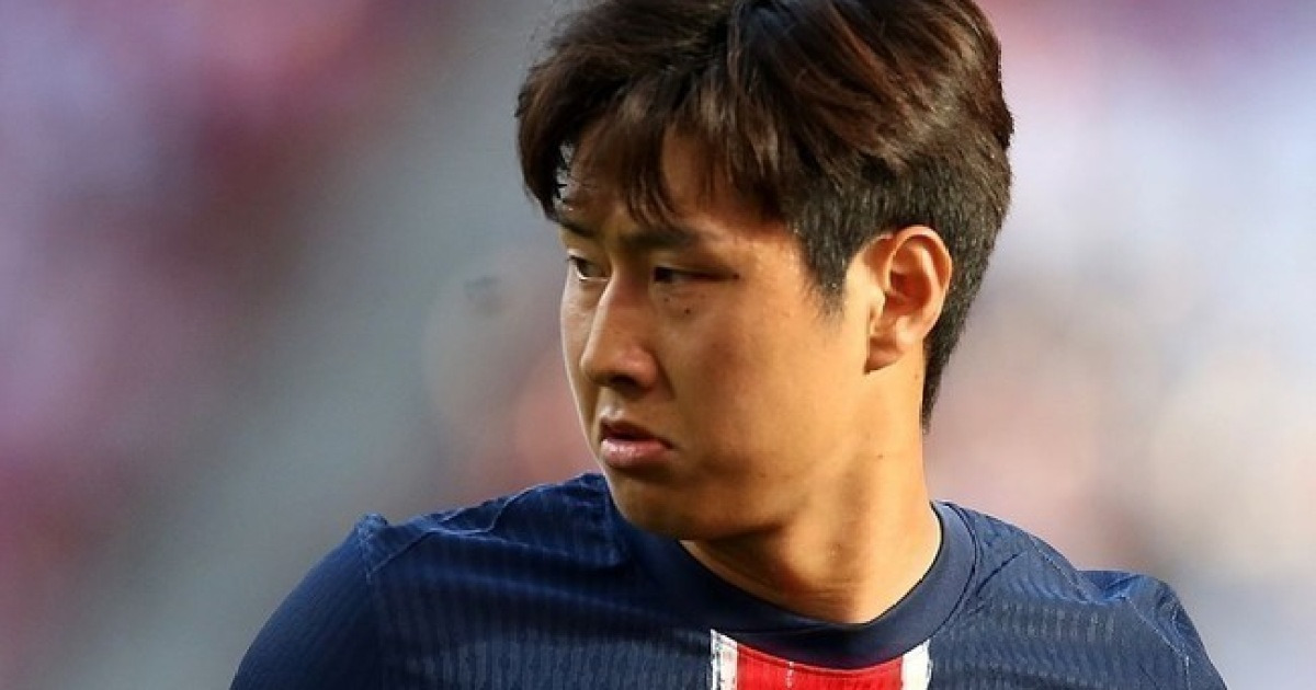 이강인 선발→우측 윙어로 활약...'두에 도움+PK 유도' PSG, 리옹에 2-1 리드(전반 종료)