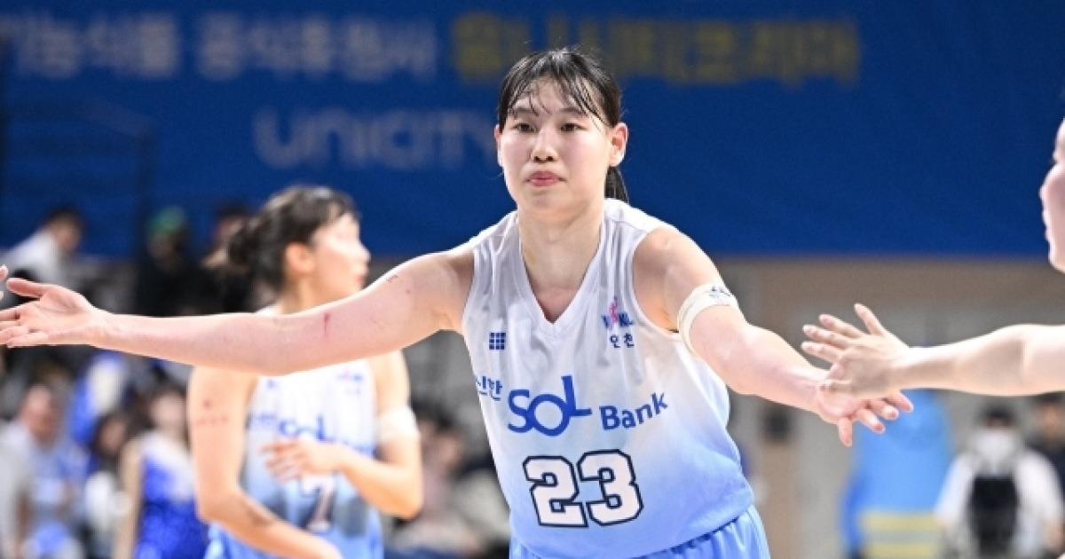 김단비 없는 우리은행 WKBL 최초 한 쿼터 0점, 극적으로 잠시 뒤집었지만 역부족, 신한은행 홍유순 더블더블로 시즌 5승