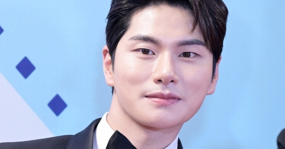 이이경 “한 줄기 빛 되고자” 친구 치킨집 차려줬는데 빚 8500만원 남아(라디오쇼)