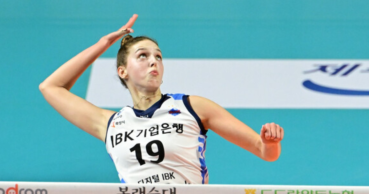 [st&현장] '빅토리아 날았다' IBK 기업은행, 5경기 만에 승전고…GS칼텍스는 11연패 수렁