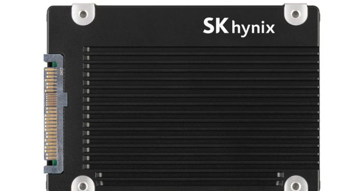 SK하이닉스, AI 데이터센터용 고용량 SSD 개발…"QLC 기반 61TB 제품"