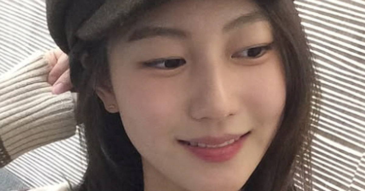 'JYP 러브콜' 송지아, 성인 되기도 전 만개한 미모...배우 엄마도 인정한 "얼굴이 폈네"