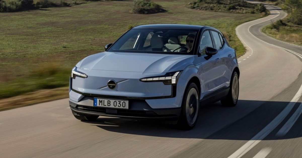 볼보 4000만원대 전기 SUV 'EX30', 내년 1분기 韓 출시