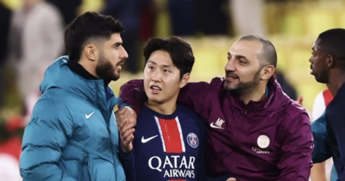'택배 코너킥' 이강인, PSG 4-2 승리 이끈 '1도움' 활약... 日 미나미노와 '미니 한일전' 완승