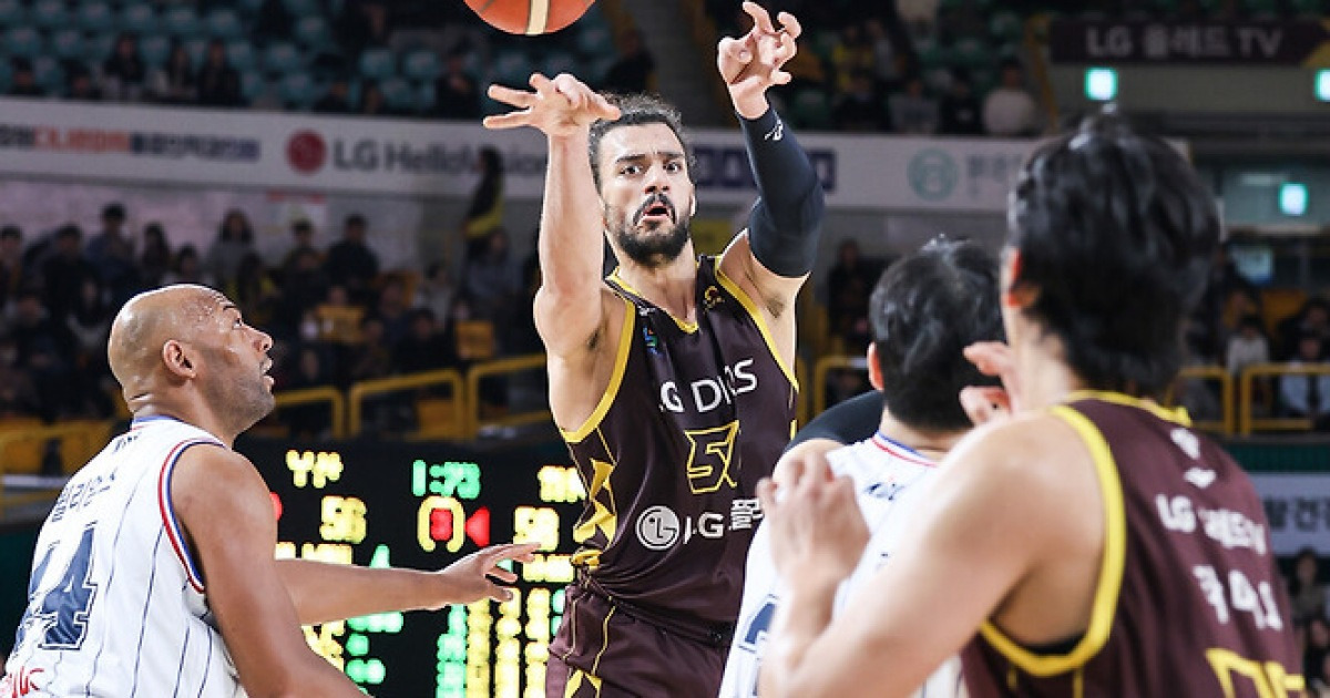 [BK 리뷰] '공격 환상 조화' LG, 접전 끝에 KCC에 승리... 4연승 질주