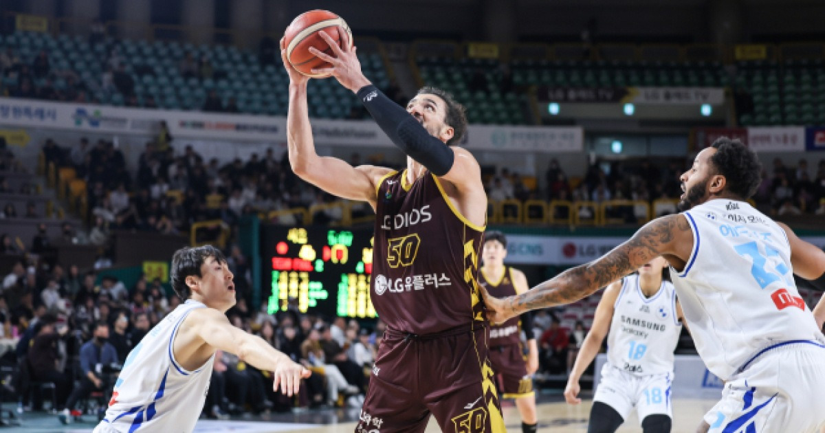 '마레이 더블더블' LG, KCC 잡고 4연승 질주…LG·KCC·DB 공동 5위