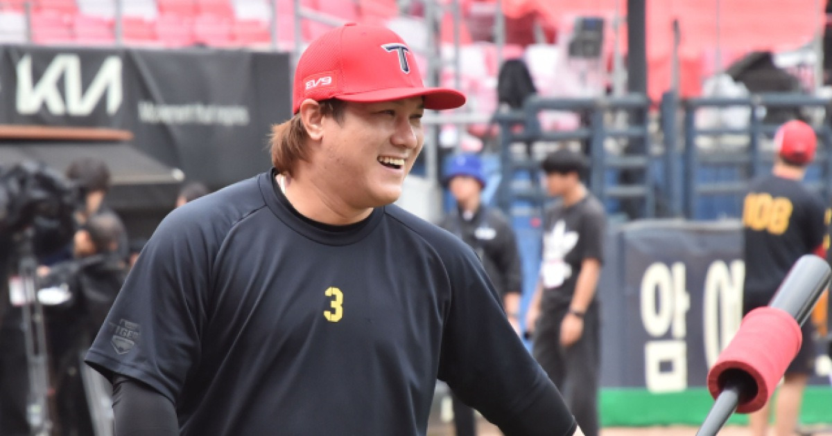 “너 뭐한 거야? 아, 됐다…분위기 띄웠다” KIA 김선빈 만세 세리머니의 큰 그림? 그렇게 KS MVP가 됐다