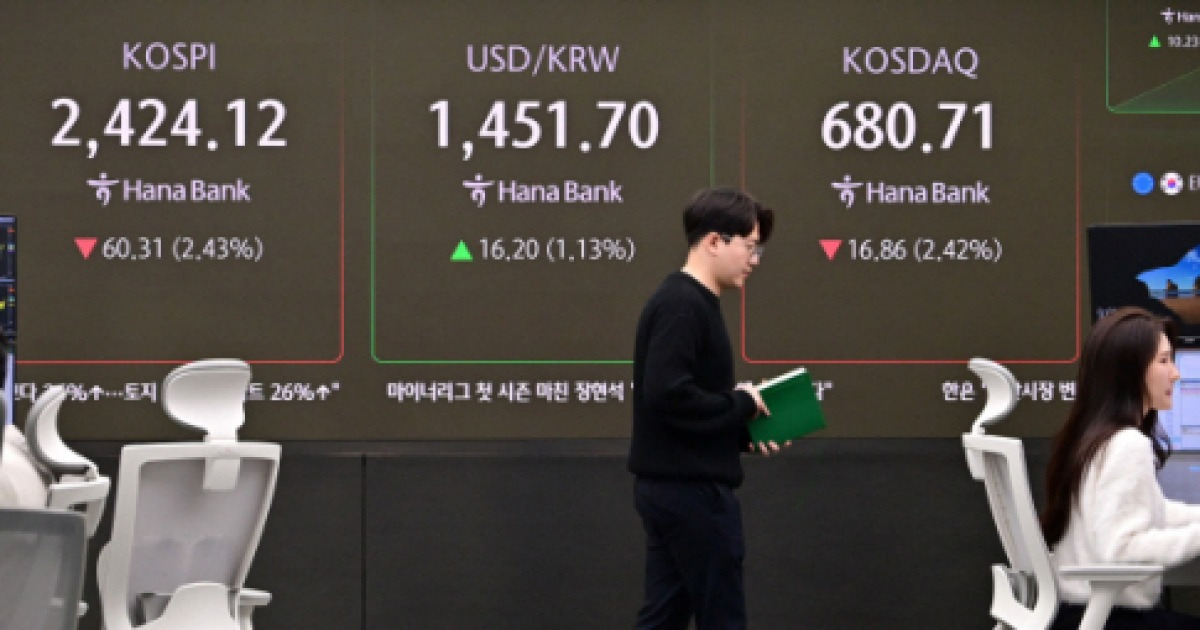 한은 “경기 하방 위험…2025년에도 기준금리 추가 인하할 것”