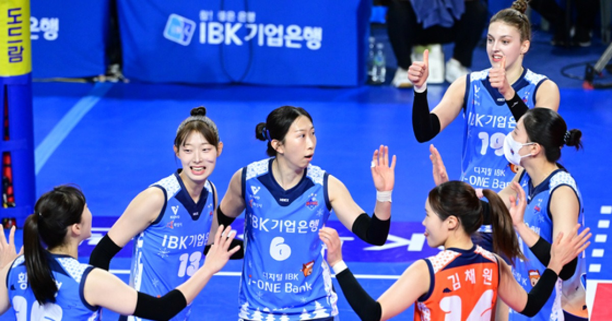 빅토리아-육서영 36점 합작… 여자배구 IBK기업은행 3연승