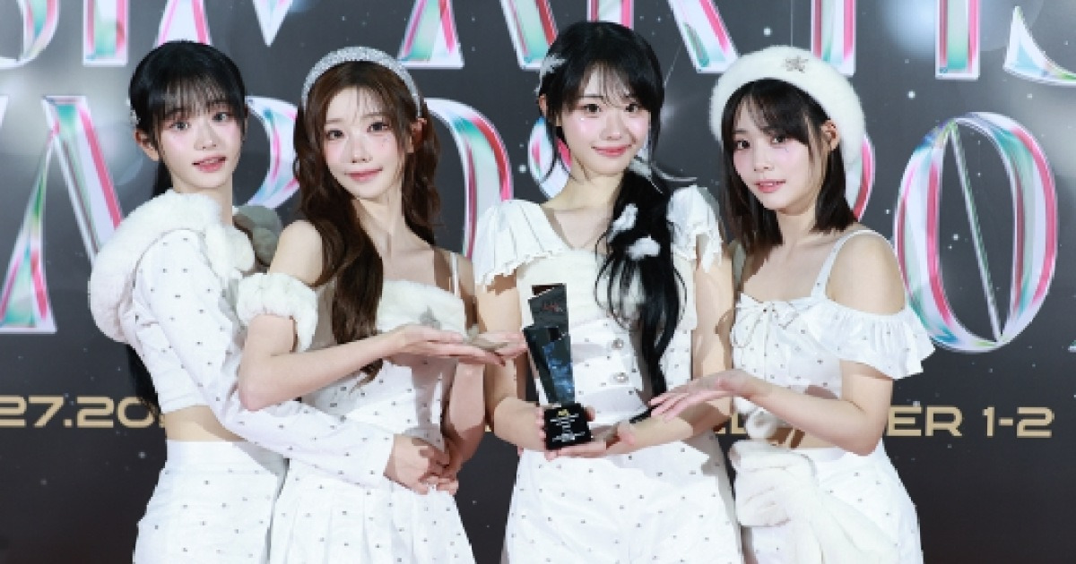 QWER, ‘AAA 2024’ 신인상…“앞으로도 진심 다해 노래할 것”