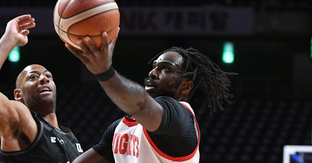 ‘34점-20R’ 자밀 워니의 연장전 원맨쇼…SK, 난적 KCC와 연장 접전 끝에 1위 수성