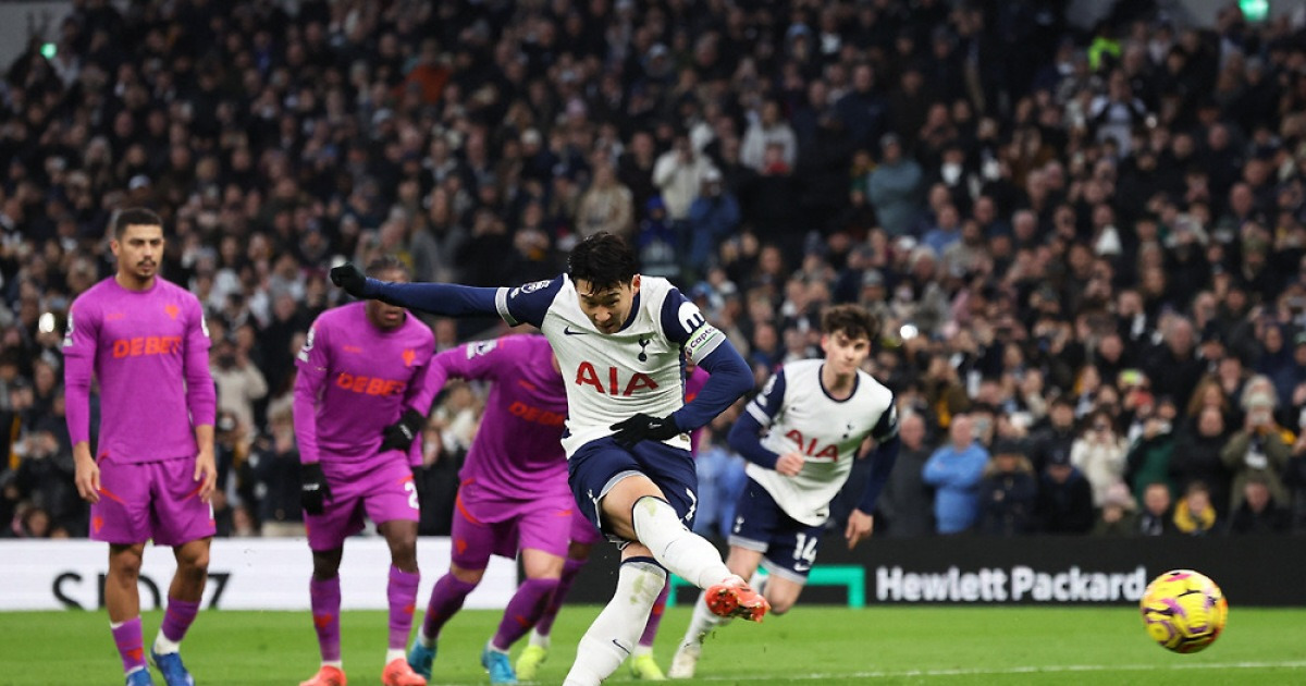 [EPL현장인터뷰]손흥민 "PK 실축, 팀원들에게 미안...참사 희생자분들의 명복 빕니다.