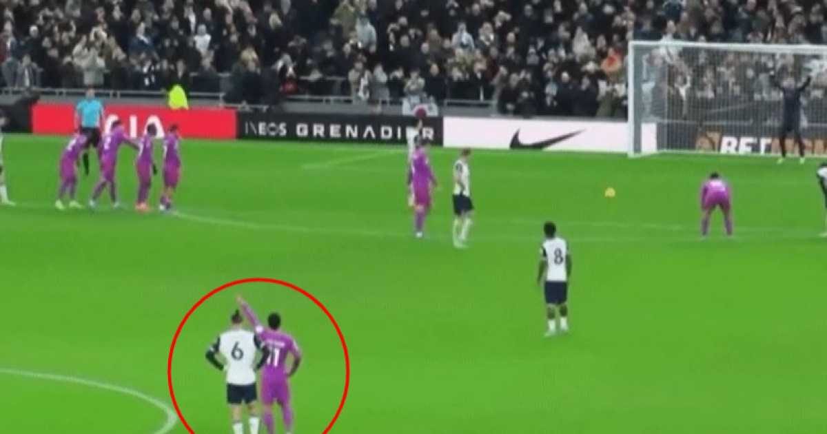 손흥민 '1779일만 PK 실축' 비화…"황희찬이 방향 알려줘"