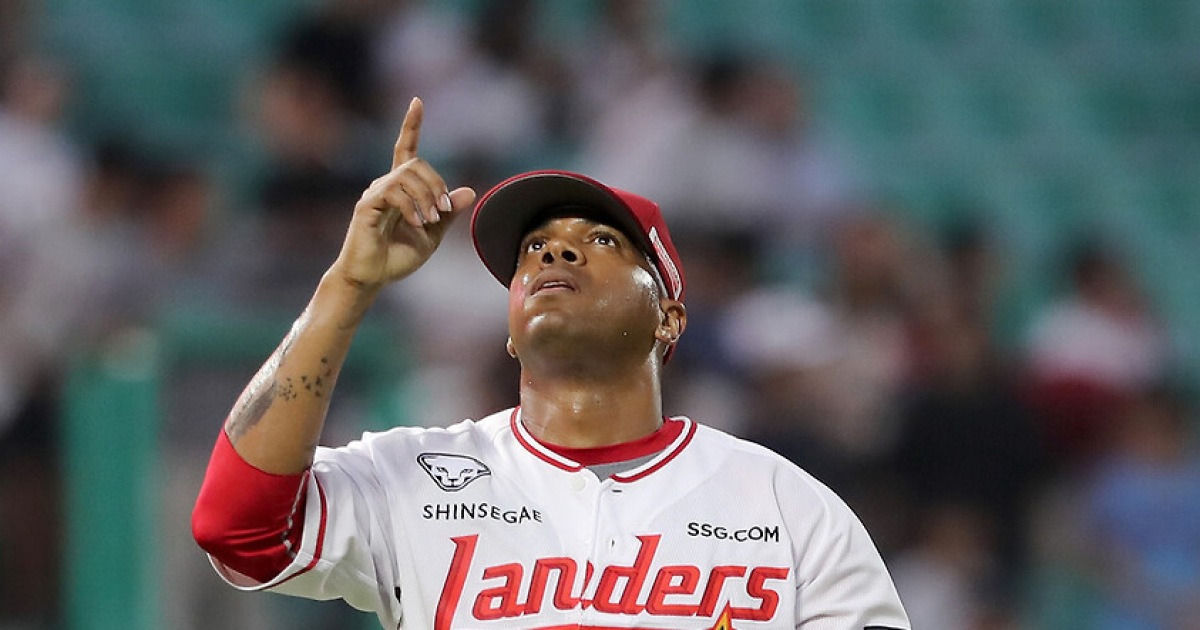 155km 불꽃을 던져도 재계약 불발…KBO 15승 투수는 대만으로 간다