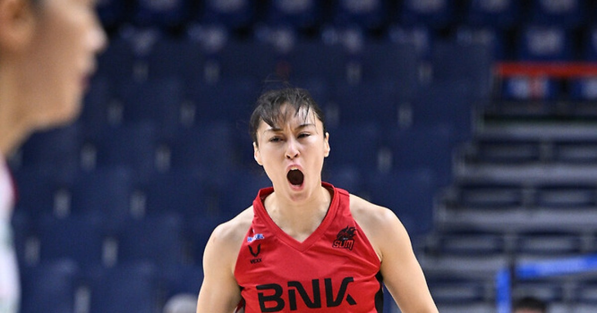 [BK 리뷰] '완벽한 공수 조화' BNK, 하나은행 가볍게 제압... 1위 사수 '가동'