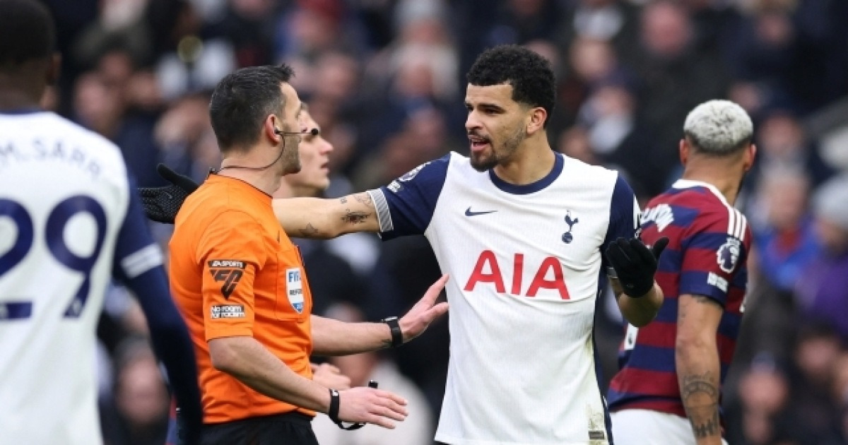 ‘핸들링 파울 NO’ 억울했던 포스테코글루 감독, 석연찮은 판정에 수차례 ‘돌려까기’ “공정하고 평등했다면 우리가 이겼어” [EPL]