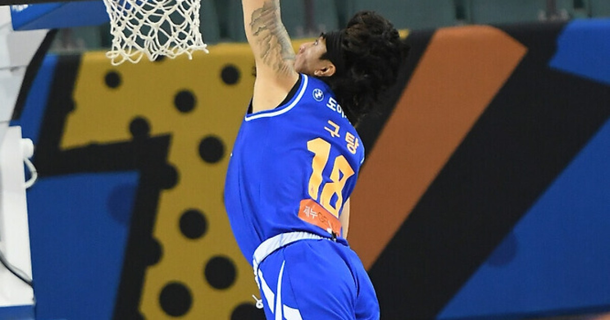 잠실 수놓은 구탕의 덩크쇼+최현민 3P 5개…삼성, '부상병동' KCC 완파하고 2연패 탈출