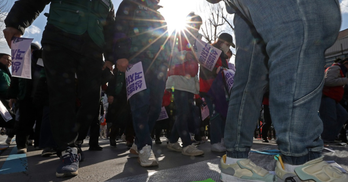 “한국 여성 고용률 61.4%…OECD 38개국 중 31위”