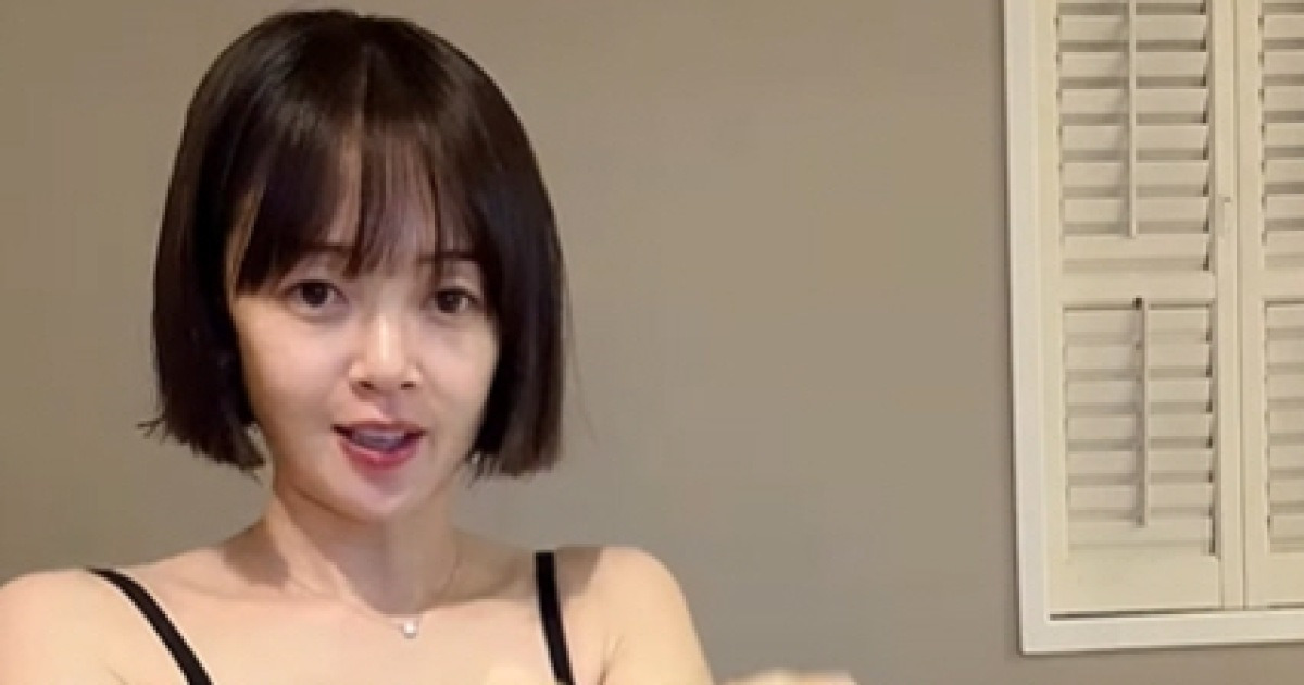 [SCin스타] 김보미, 임산부가 브라톱만 입고 '만삭 배' 자랑…팔은 여전히 앙상