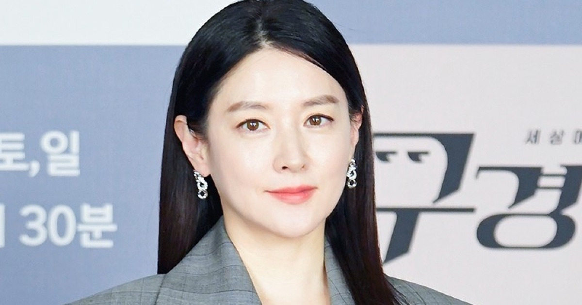 Lee Young-ae in talks for stage return after 32 years in 'Hedda Gabler'