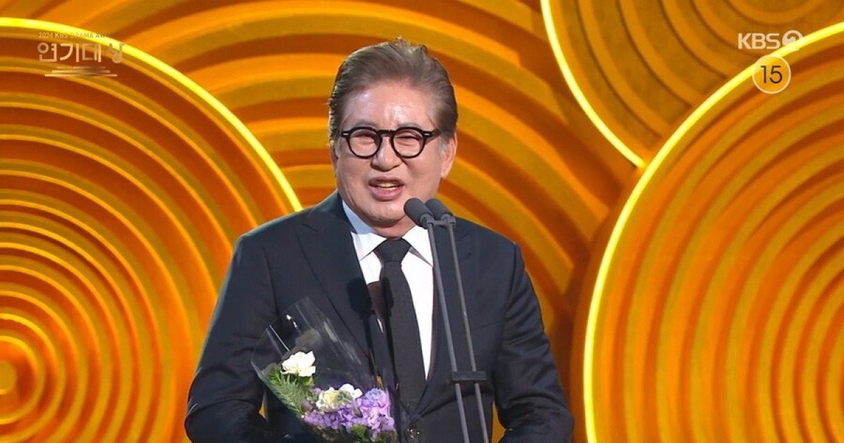'80살' 김용건 "직접 왕복 10시간 운전 OK…이순재 선배님, 건강 기원"[KBS연기대상]