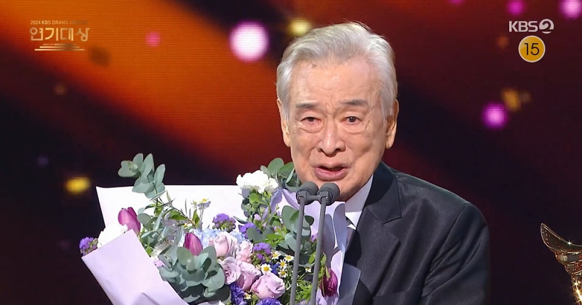 [종합] "오래 사니 이런 날도" 90세 이순재, 오열의 인생 첫 KBS 연기대상→이영애 깜짝 등장 ('연기대상')