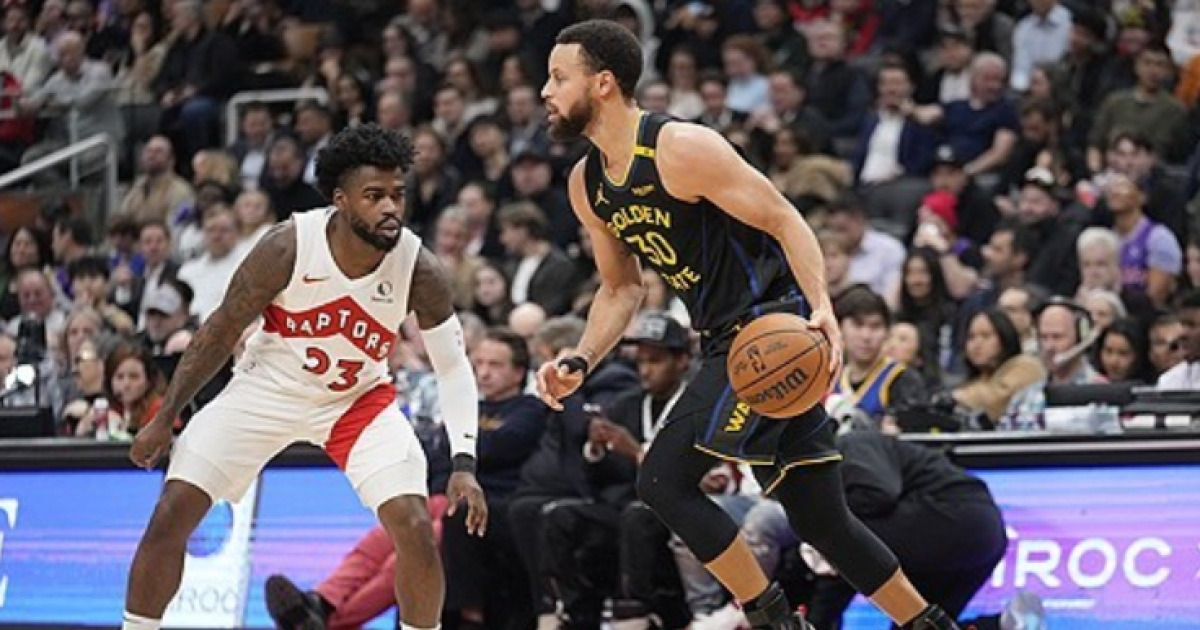 [NBA] 스테픈 커리 26점 분전에도…GSW, 토론토에 부셰 타임 허용하며 역전패