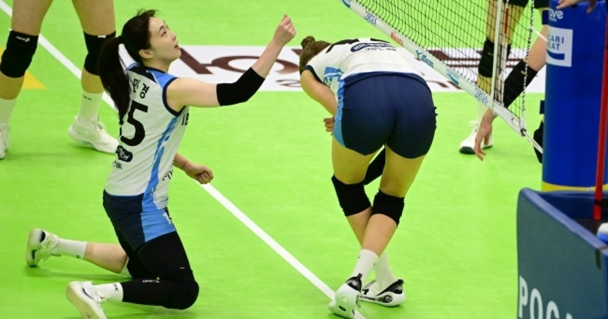 ‘범실만 24회’ 스스로 무너진 IBK기업은행…‘3-0 완승’ 현대건설, 선두 흥국생명과 1점 차! [MK수원]