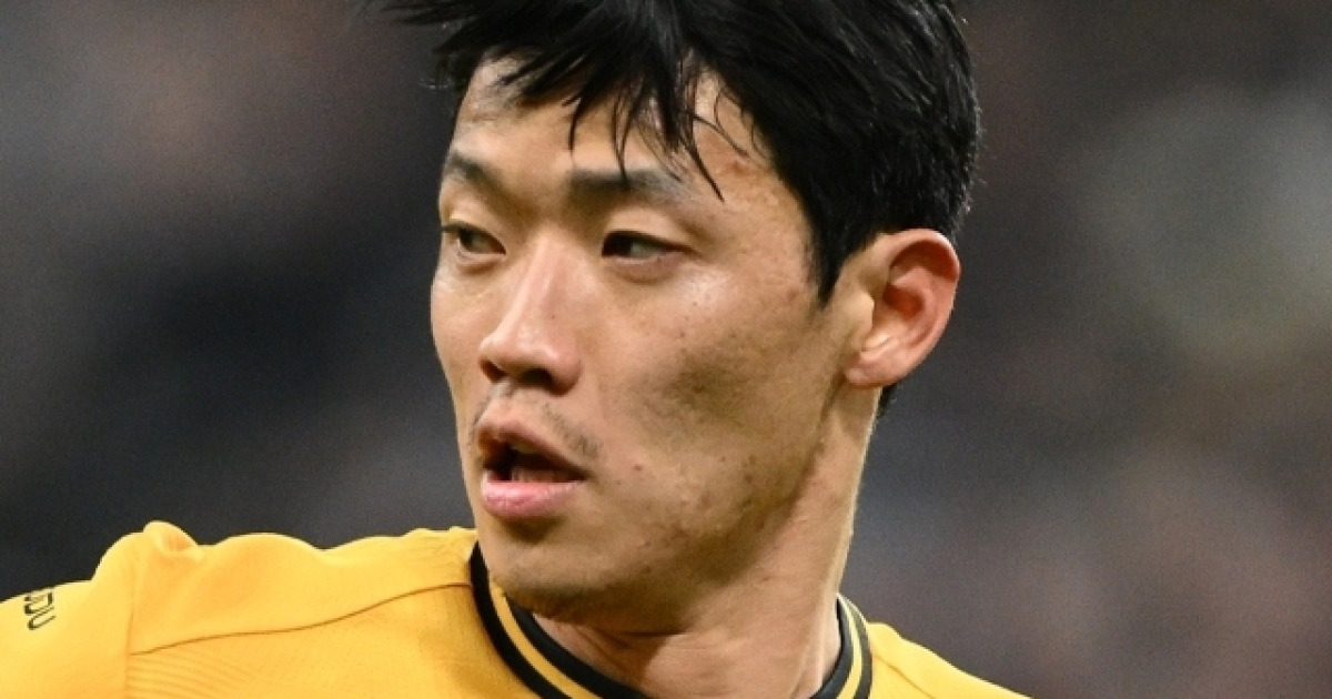 "황희찬 방출해!" EPL 커리어 최대 위기, 감독도 '극대노'...슈팅 '0개'+실점 빌미 제공→HWANG '충격의 45분' 후 OUT