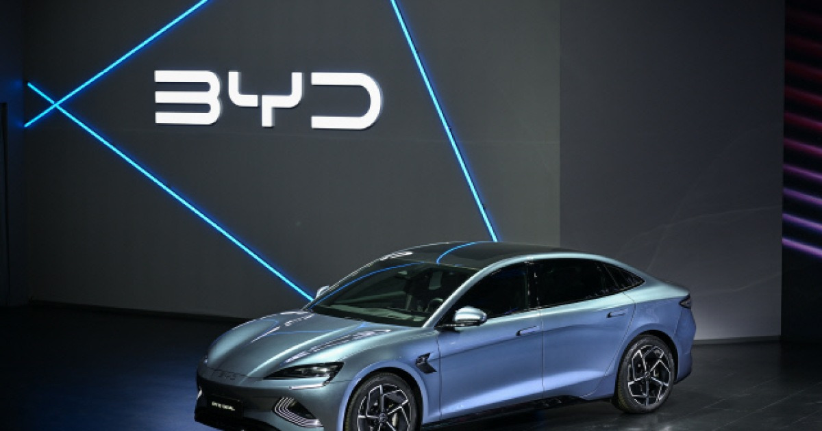 [이자Car야] "중국산 부정적 인식 더는 게 우선"… BYD, 3000만원 전기차 들고 韓 진출