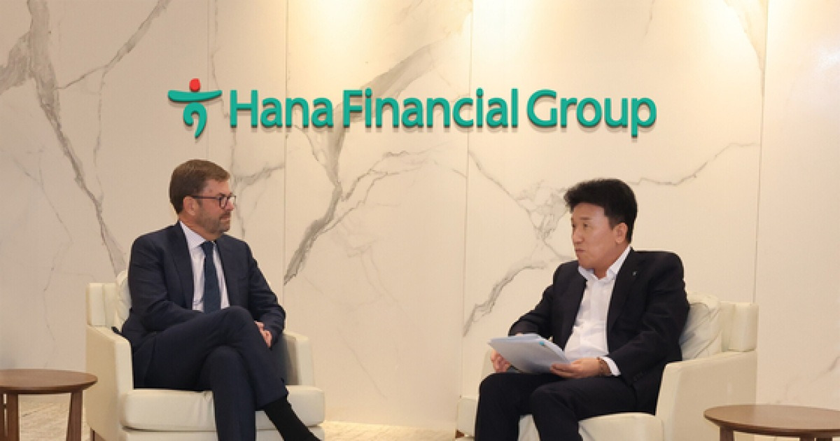 Hana Group chairman assures Bain Capital that Korea still safe investment