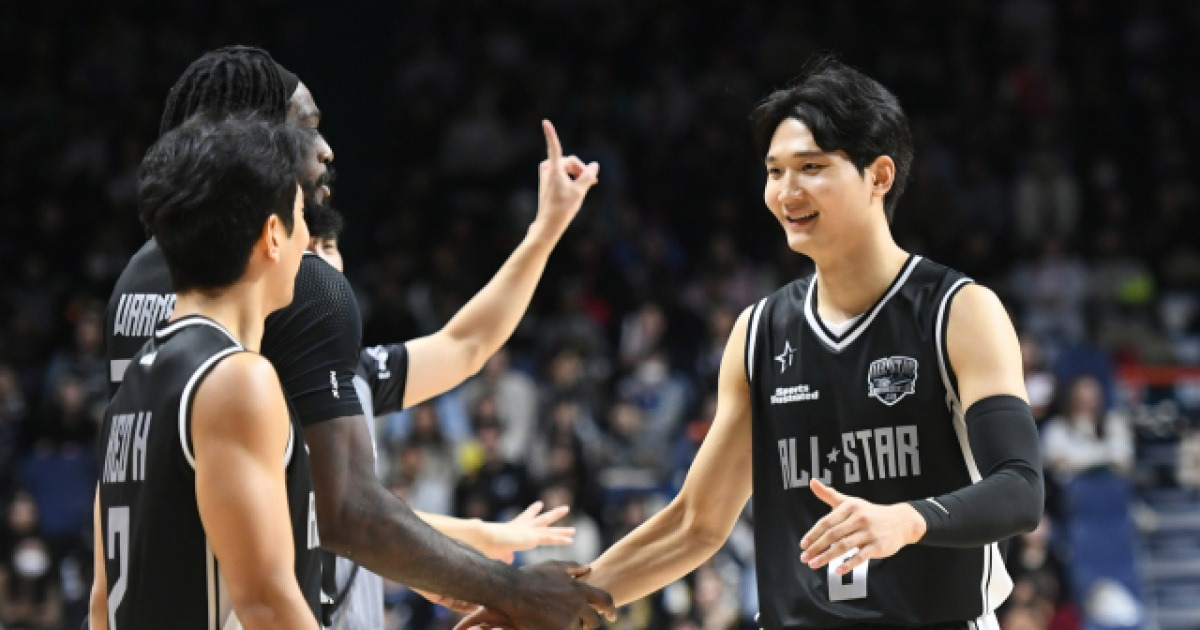 웃음 떠나지 않았던 KBL 올스타전...'워니 41점 원맨쇼→MVP 수상' 크블몽, 공아지에 142-126 승리 [MD부산]