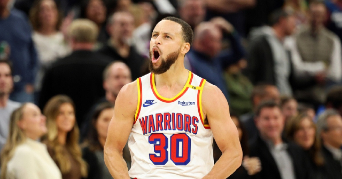 커리 없었으면 어쩔 뻔! GSW, 꼴찌 워싱턴에 진땀 역전승…커리 26득점+4Q 맹활약