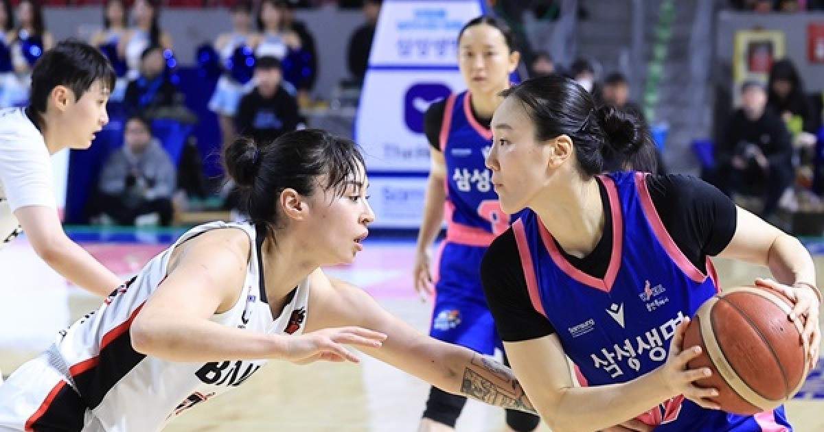 '역전패 잊지 않았다' 삼성생명, BNK 추격 뿌리치고 65-61 진땀승