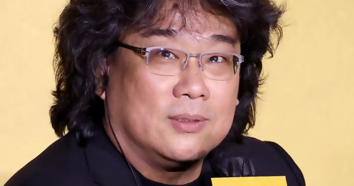 봉준호 감독 "'미키17' 개봉일 변경 익사이…재촬영·재편집은 없었다"