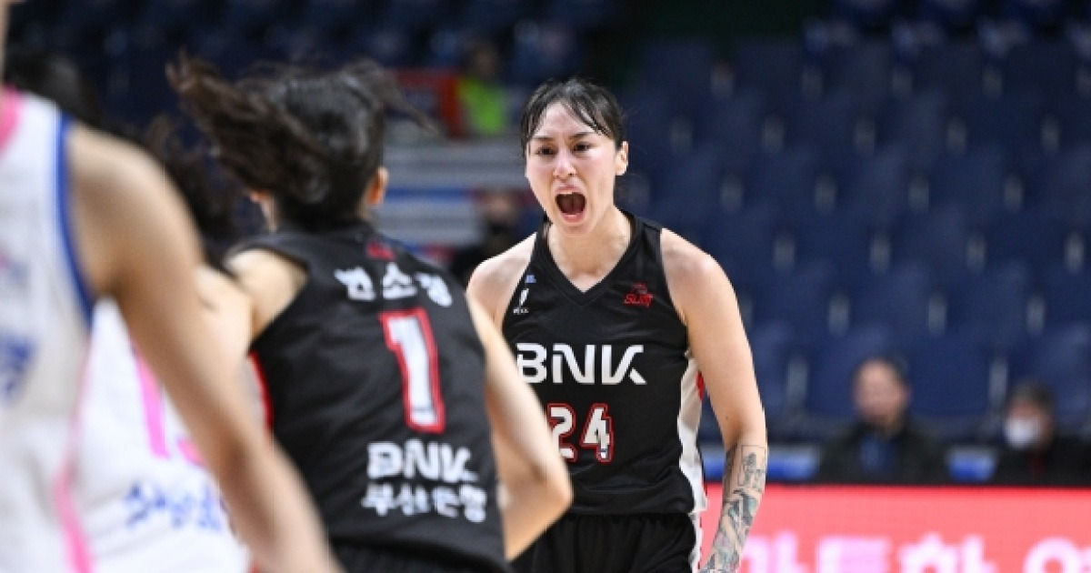 ‘삼성생명전 위닝샷’ BNK 김소니아, 4라운드 MVP…우리은행 김단비와 양분