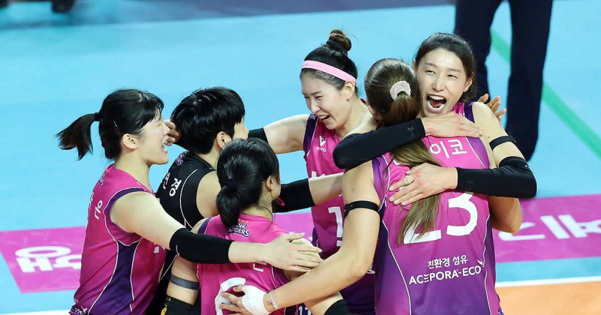 김연경 앞세운 흥국생명, IBK기업은행 꺾고 선두…한전도 OK제압(종합)