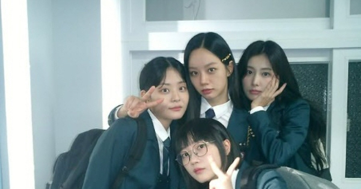 [SCin스타] "10대라 해도 믿겠어" 전교 1등 천재 변신한 혜리, ‘선의의 경쟁’ 기대감 UP