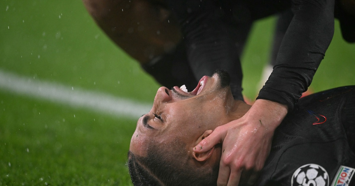 EPL 안 가고 ‘22G·11AS’ 발롱급 FW로 변신…플릭 만나 ‘극적 반전’ 성공