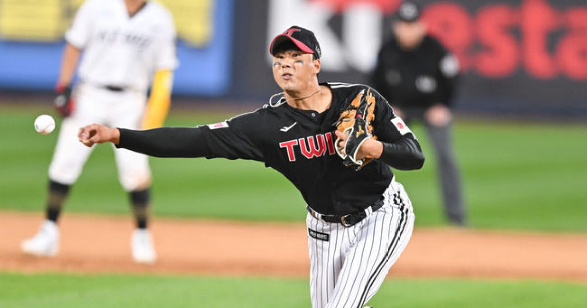 ‘충격 삭감’ 157km 사이드암, 홀드왕 되고 4억→2년 연속 부진으로 55% 삭감되다