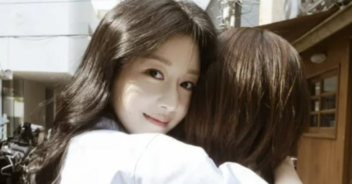 [SCin스타] 서예지, 서딱딱 아니네…과감 스킨십에 하트