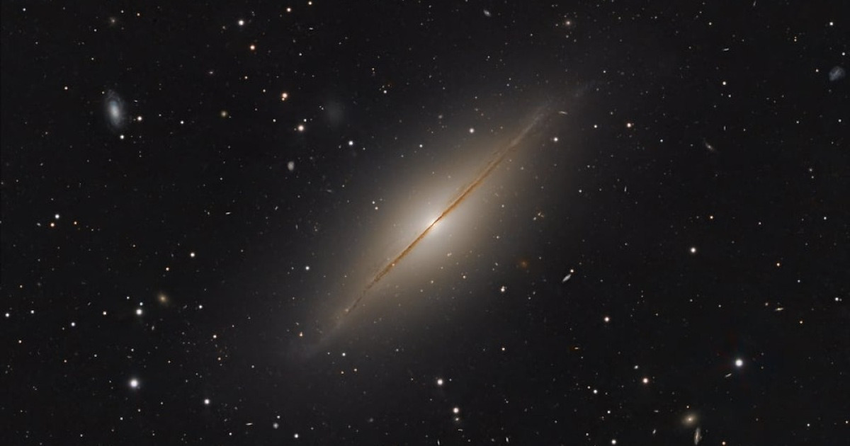 [오늘의 천체사진] NGC 7814: 작은 솜브레로