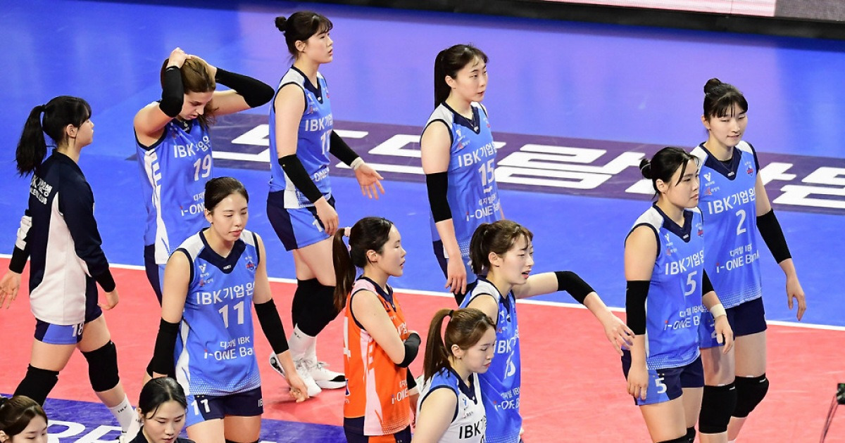 [포토] 6연패 빠진 IBK '5세트 접전 끝에 아쉬운 패배'