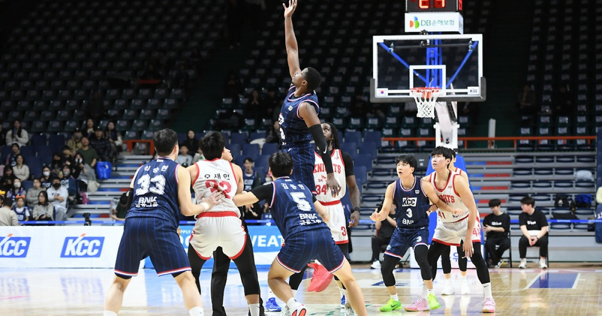 '부상병동'KCC, SK의 최다연승 또 막았다…LG는 현대모비스 71-68 꺾고 5연승