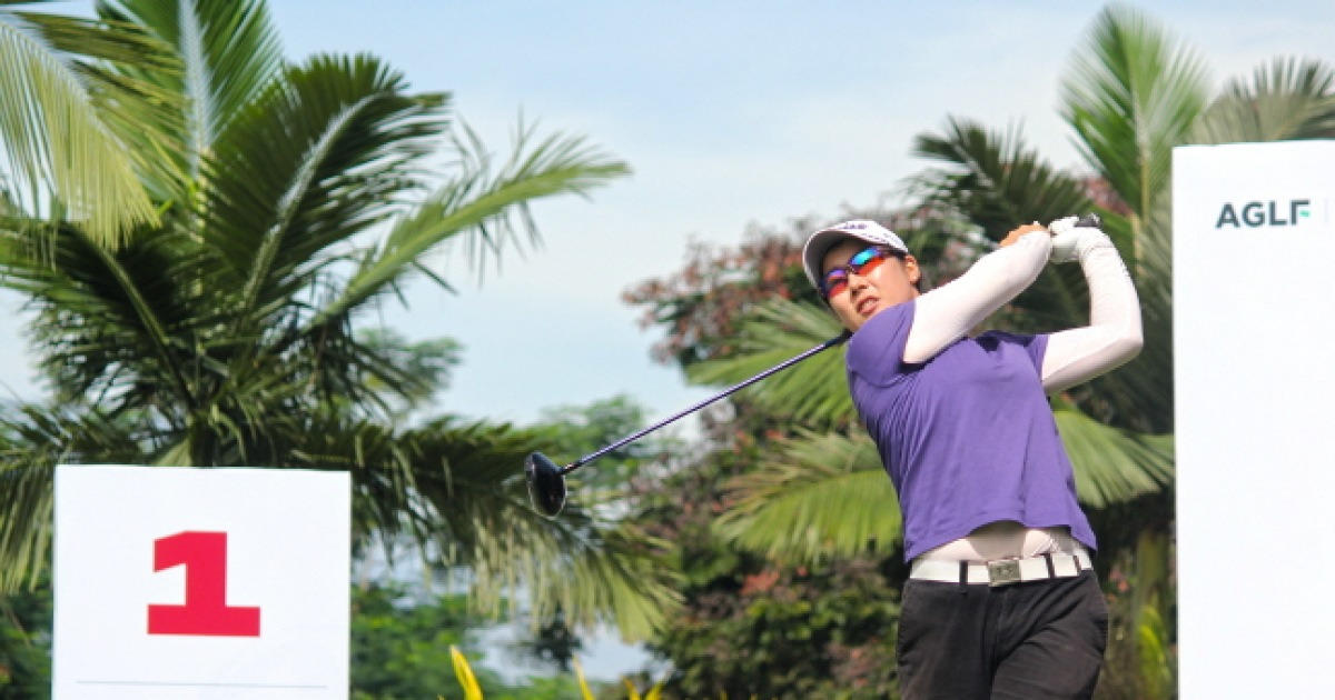 'KLPGA 5승' 조정민, 中 지유아이 제치고 드림투어 인니오픈 단독 선두 "5언더파 쳐 우승할 것"