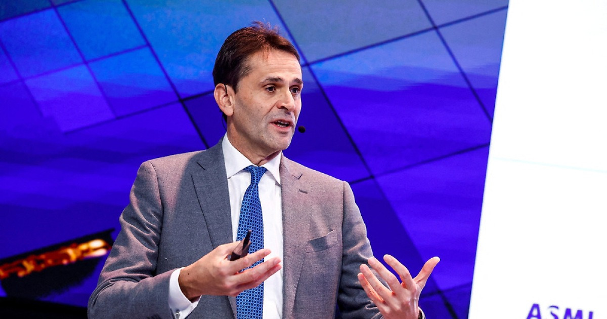 ASML, ‘가성비 AI’ 中 딥시크에 “AI 단가 낮추는 것 긍정적”